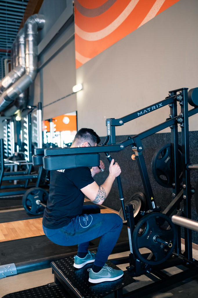 Hack squat | Strength Transforming Center